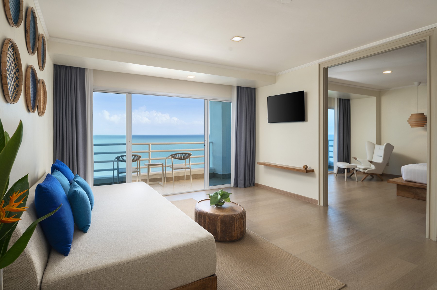 Luxury Ocean View Suite with Private Lounge Access in Pattaya